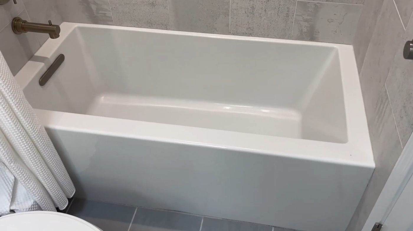 Best Alcove Bathtubs of 2025 for Space-Saving Bathrooms – Plumbing Ways